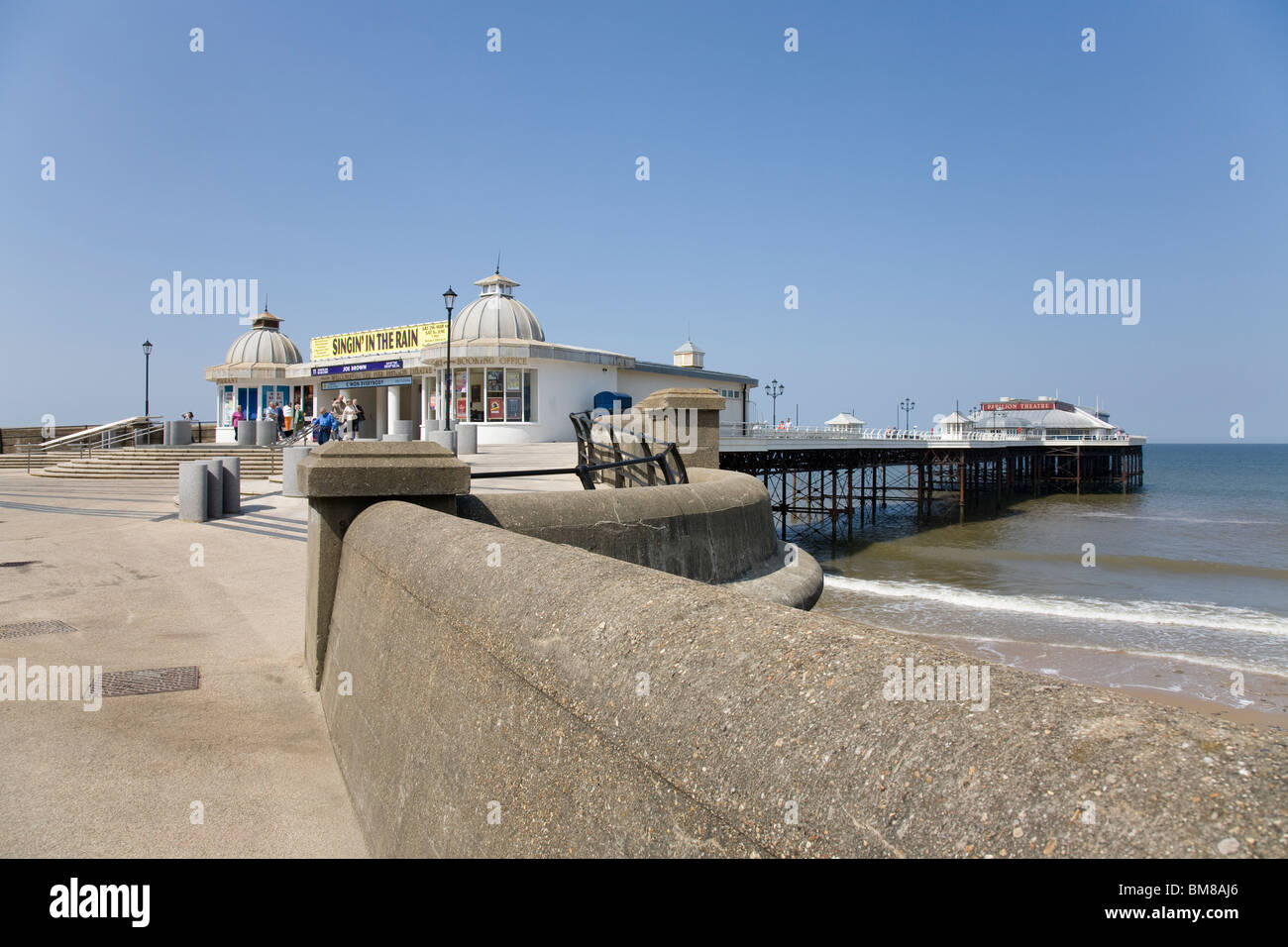 Cromer pier crab hi-res stock photography and images - Alamy