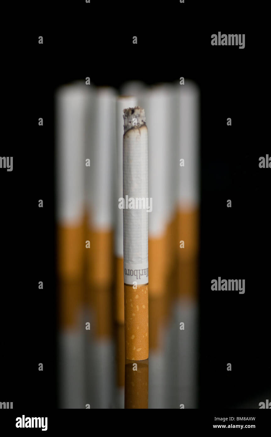 Lit cigarettes hi-res stock photography and images - Alamy
