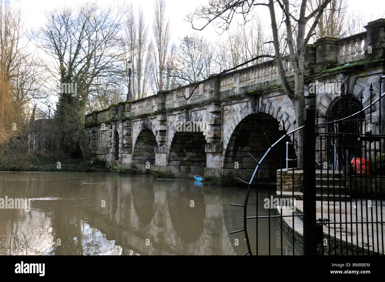 The Magdalen Bridge over the River Cherwell, Oxford, England. Designed ...