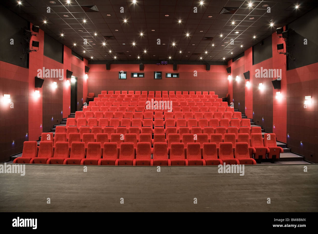Empty cinema auditorium lines hi-res stock photography and images - Alamy