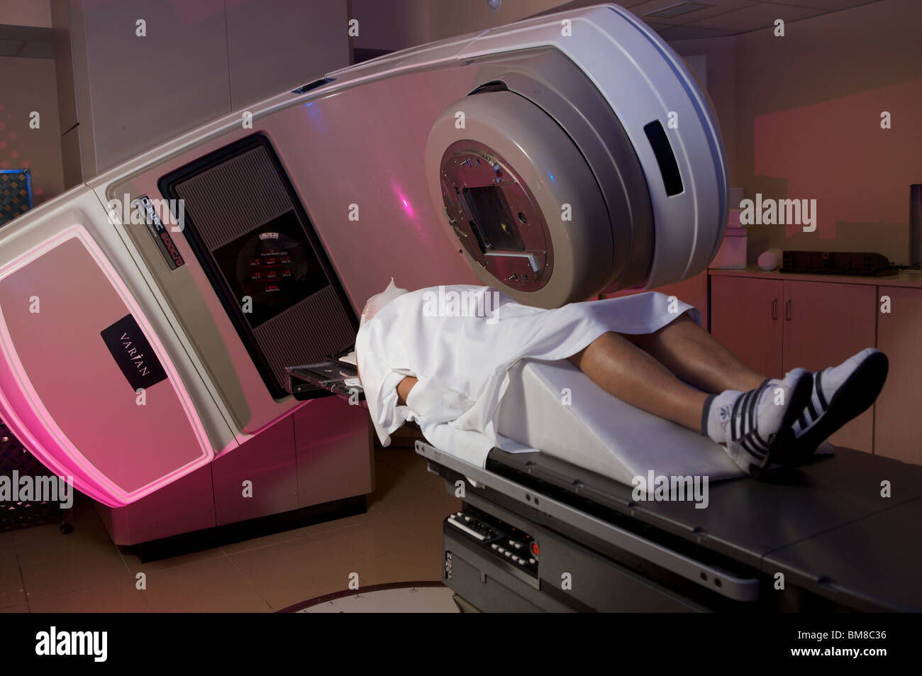 Cancer radiotherapy treatment Stock Photo - Alamy