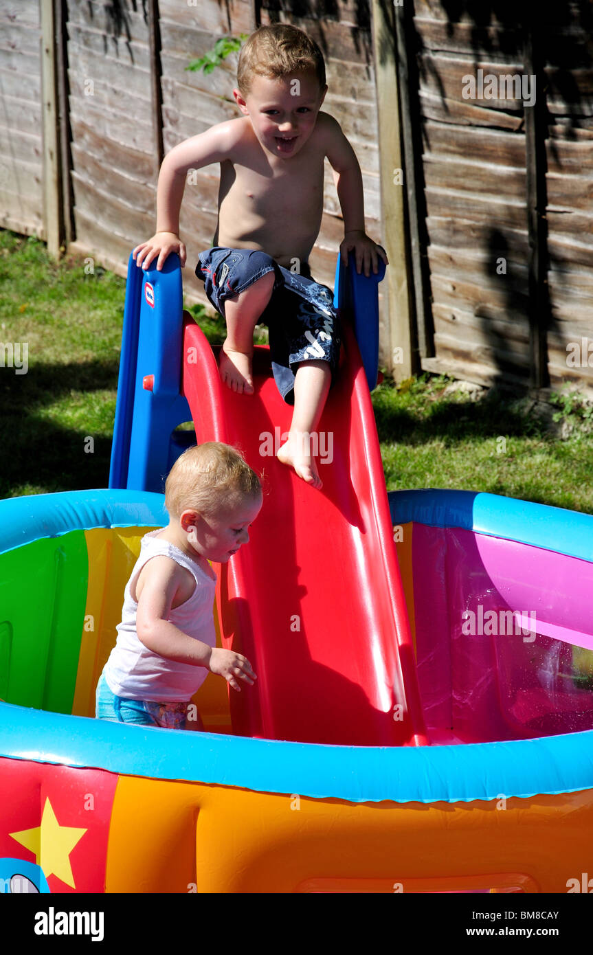 Home garden paddling pool hi-res stock photography and images - Alamy