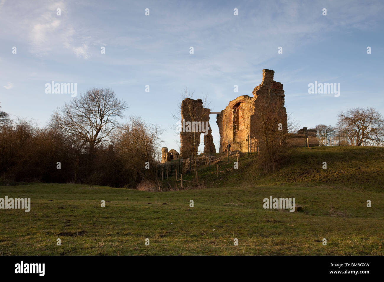 Codnor Castle ruins under a blue sky. Codnor Derbyshire Stock Photo - Alamy