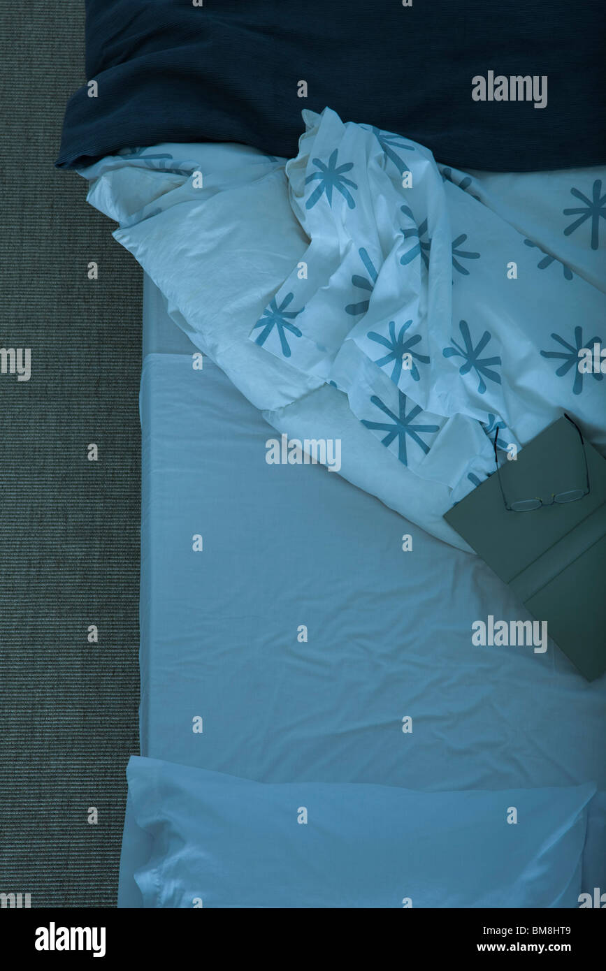 Open book lying face down on bed hi-res stock photography and images ...