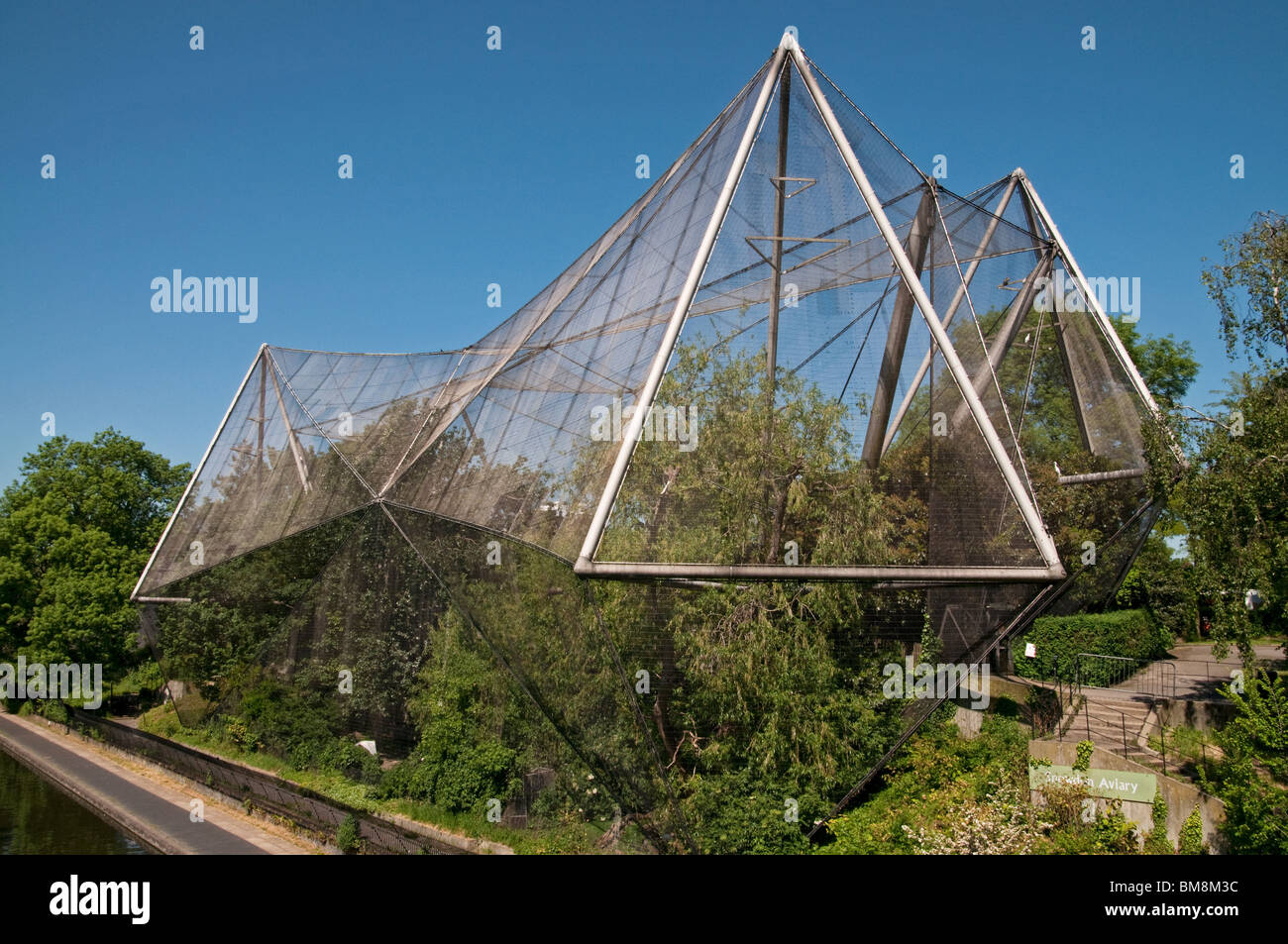 Aviary hi-res stock photography and images - Alamy