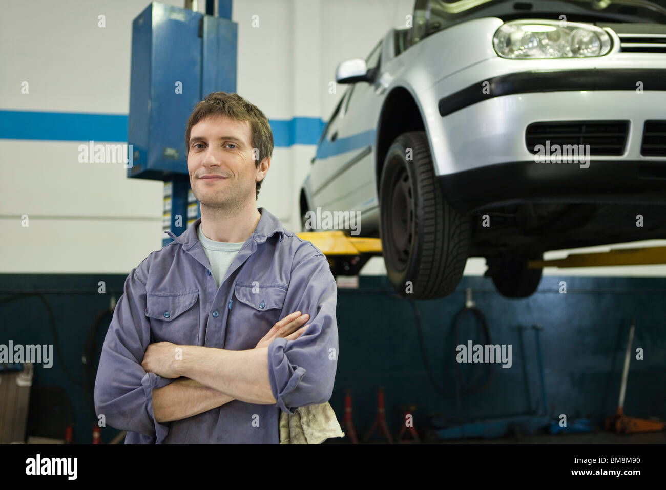 Autoshop mechanics hi-res stock photography and images - Alamy