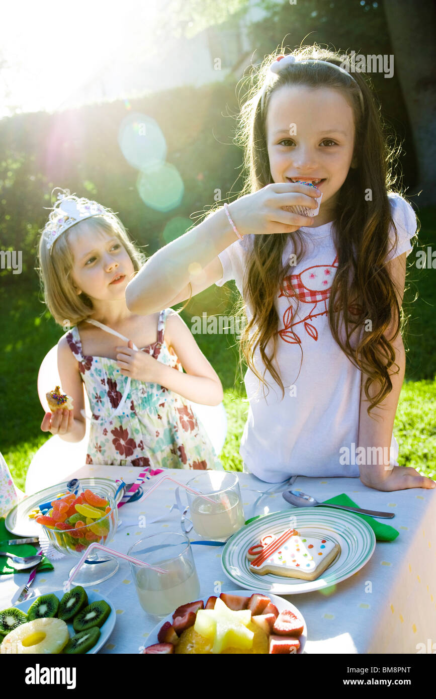 Girls eating sweets at birthday party Stock Photo - Alamy