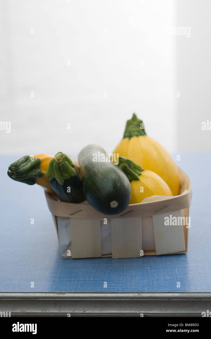 Baskets of yellow squash hi-res stock photography and images - Alamy