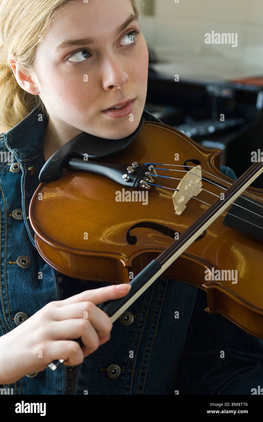 Young woman practicing violin Stock Photo - Alamy