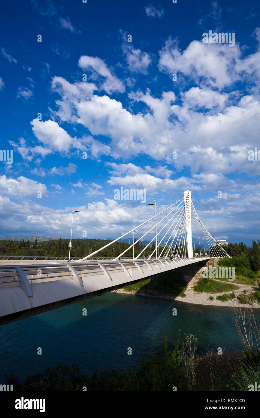 Millennium bridge construction hi-res stock photography and images - Alamy
