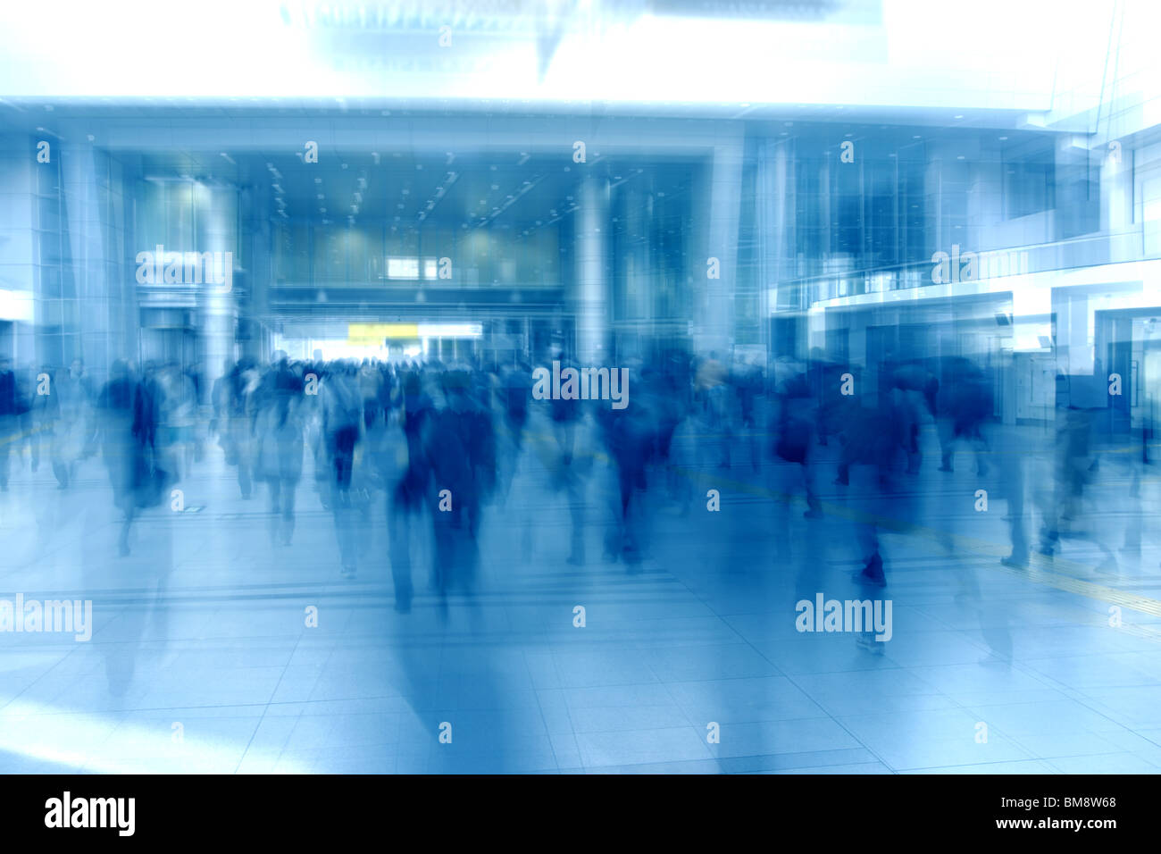 Train station crowds commuters walk hi-res stock photography and images ...