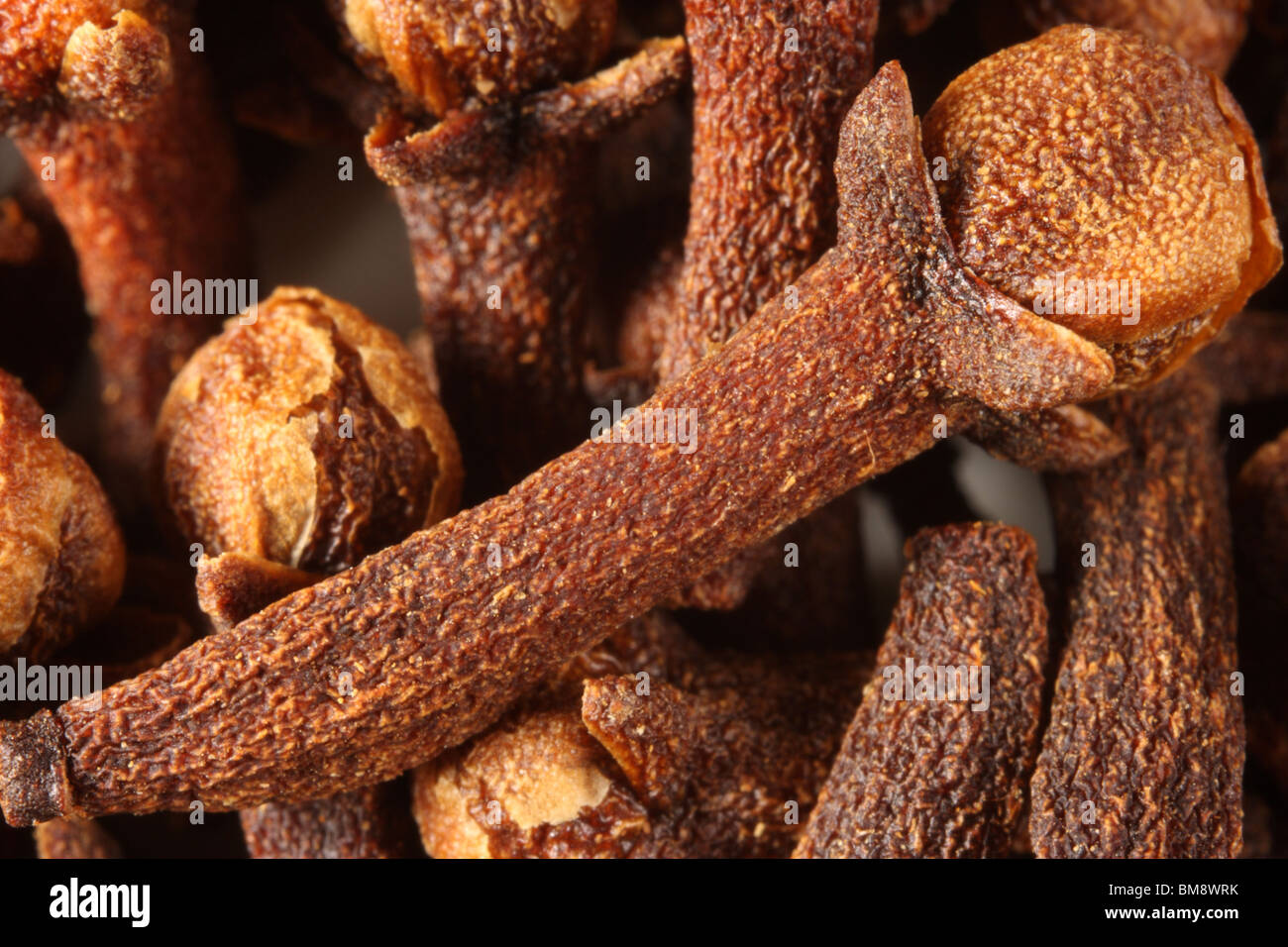 Whole clove hi-res stock photography and images - Alamy