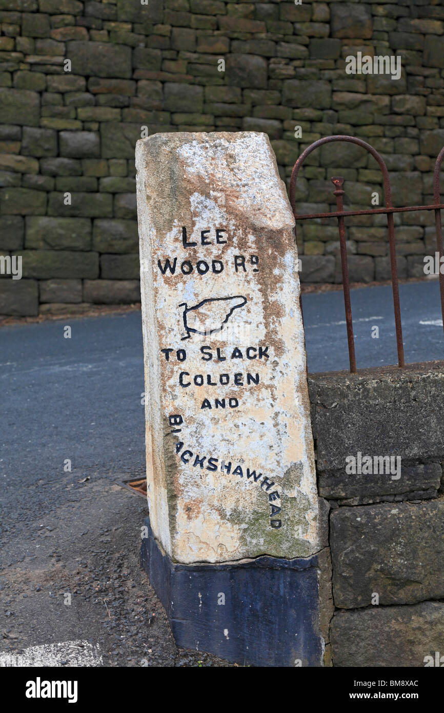 Old whitewashed stone waymarker hi-res stock photography and images - Alamy