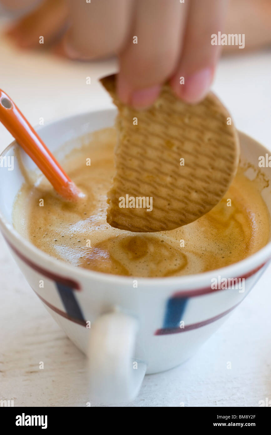 Hand holds wafers hi-res stock photography and images - Alamy