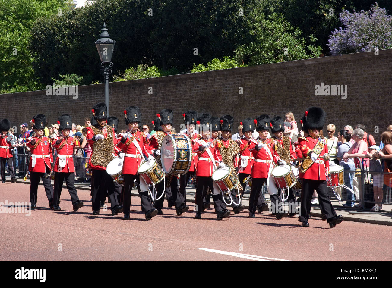 changing of the guard military soldiers parade Stock Photo - Alamy