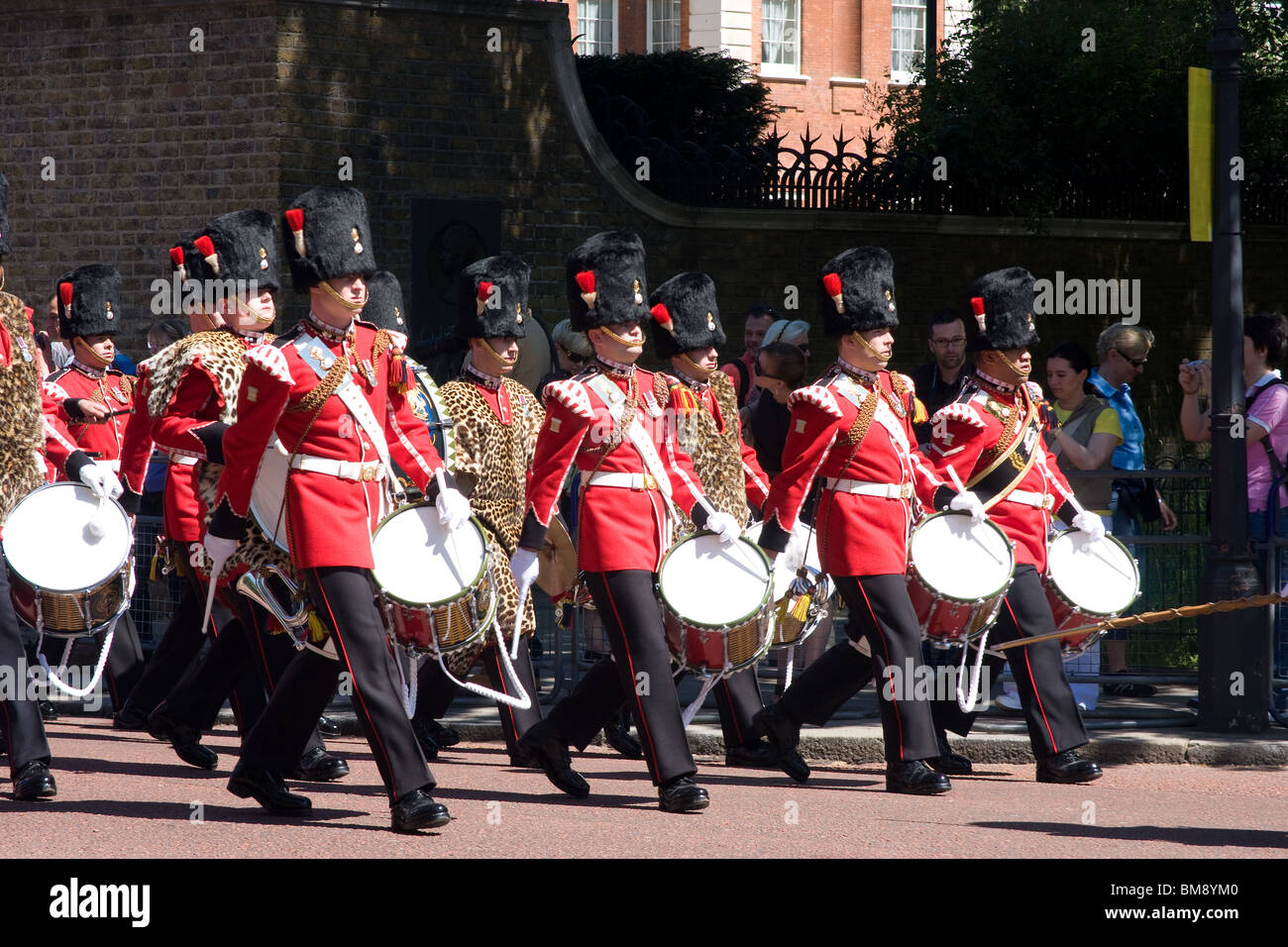 changing of the guard military soldiers parade Stock Photo - Alamy