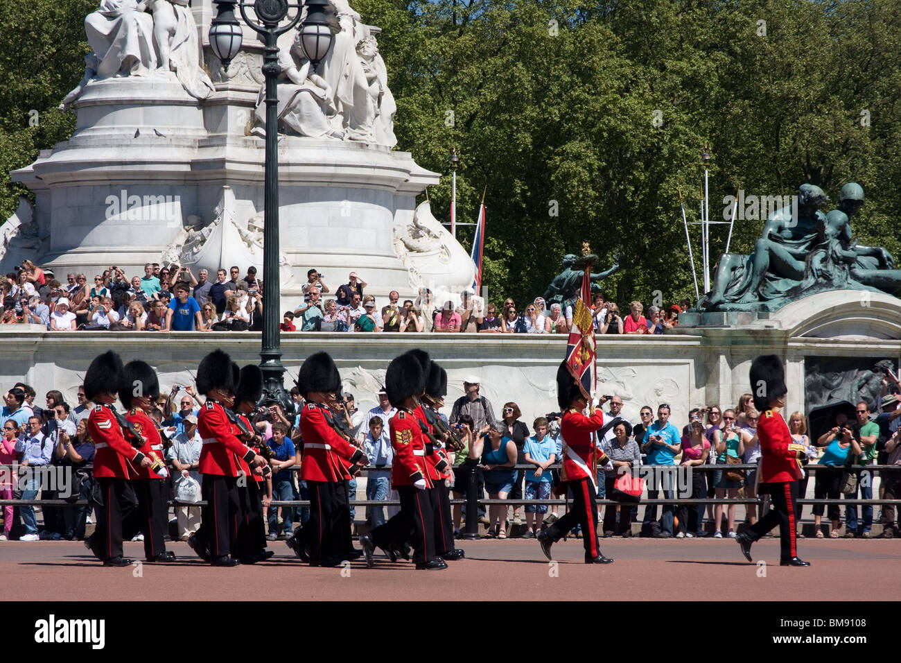 changing of the guard military soldiers parade Stock Photo - Alamy