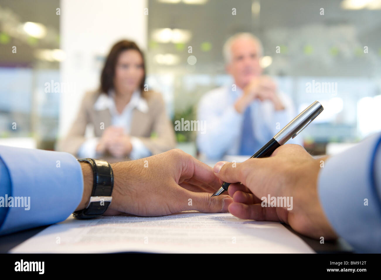Signing board hi-res stock photography and images - Alamy