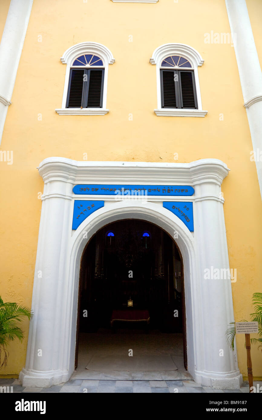 The courtyard entrance to the Jewish Synagogue in Curacao, Netherland ...