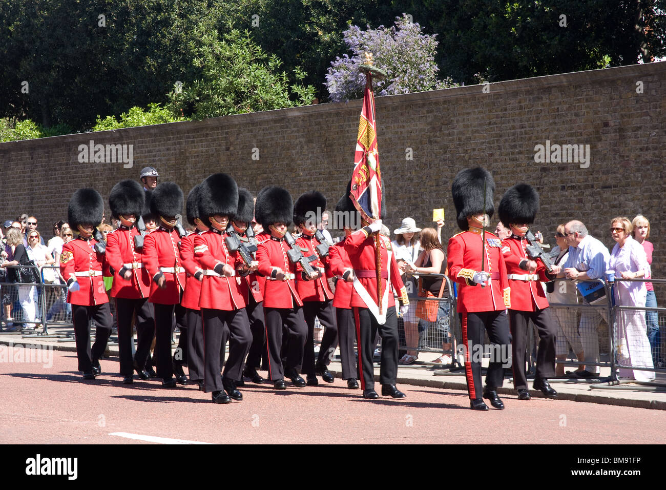 changing of the guard military soldiers parade Stock Photo - Alamy