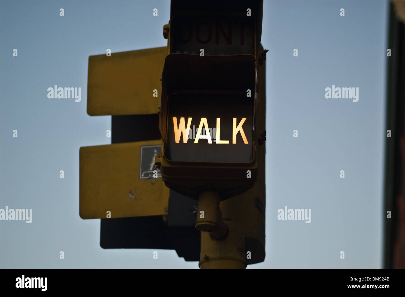 Walk signal hi-res stock photography and images - Alamy
