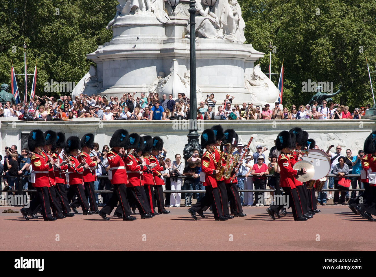 changing of the guard military soldiers parade Stock Photo - Alamy