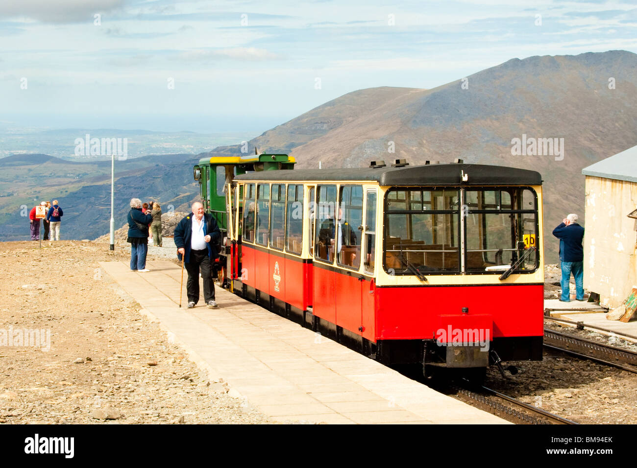 Snowdon Mountain Railway engine and passenger coach at Clogwyn station ...
