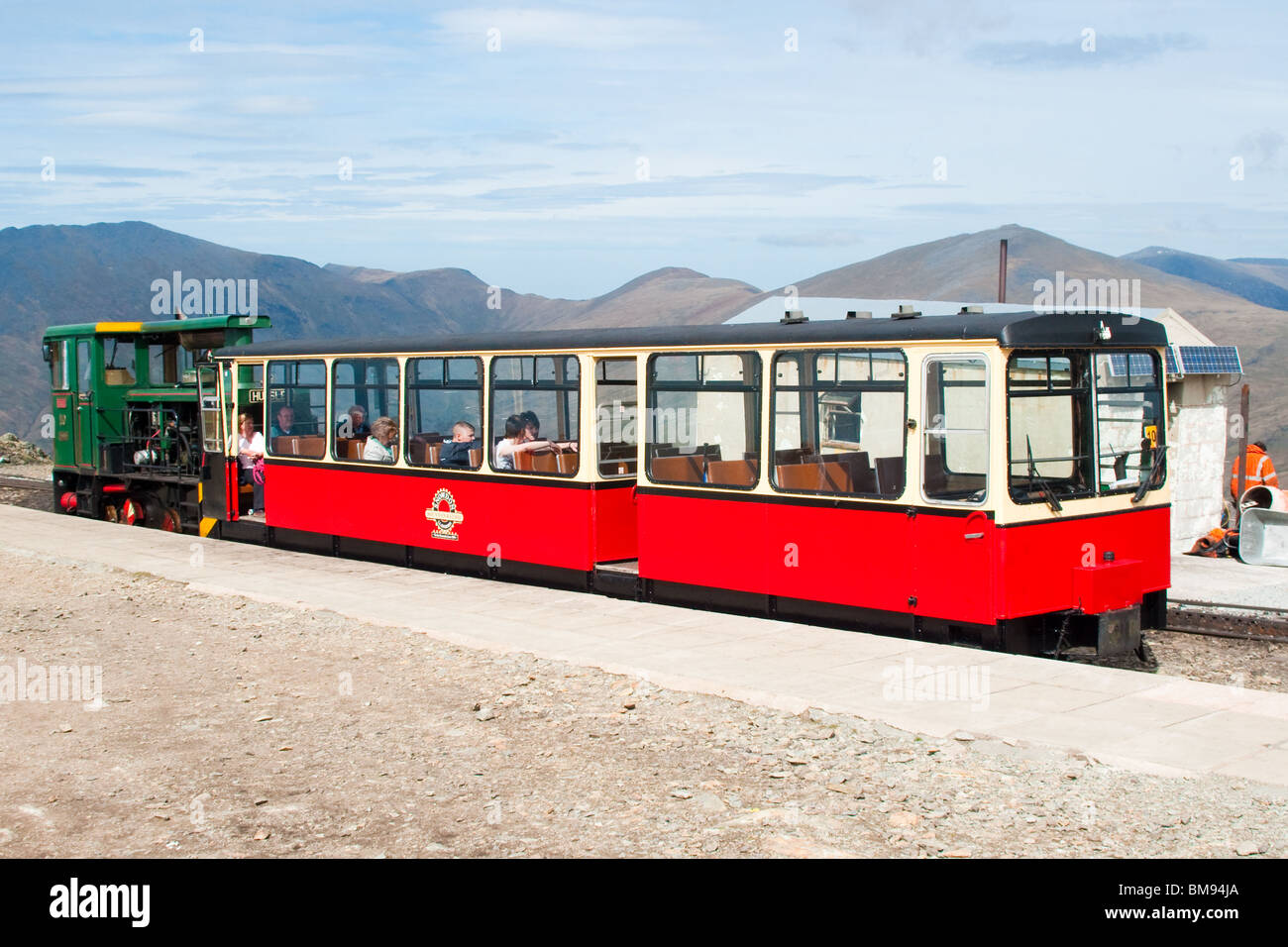 Snowdon Mountain Railway engine and passenger coach at Clogwyn station ...