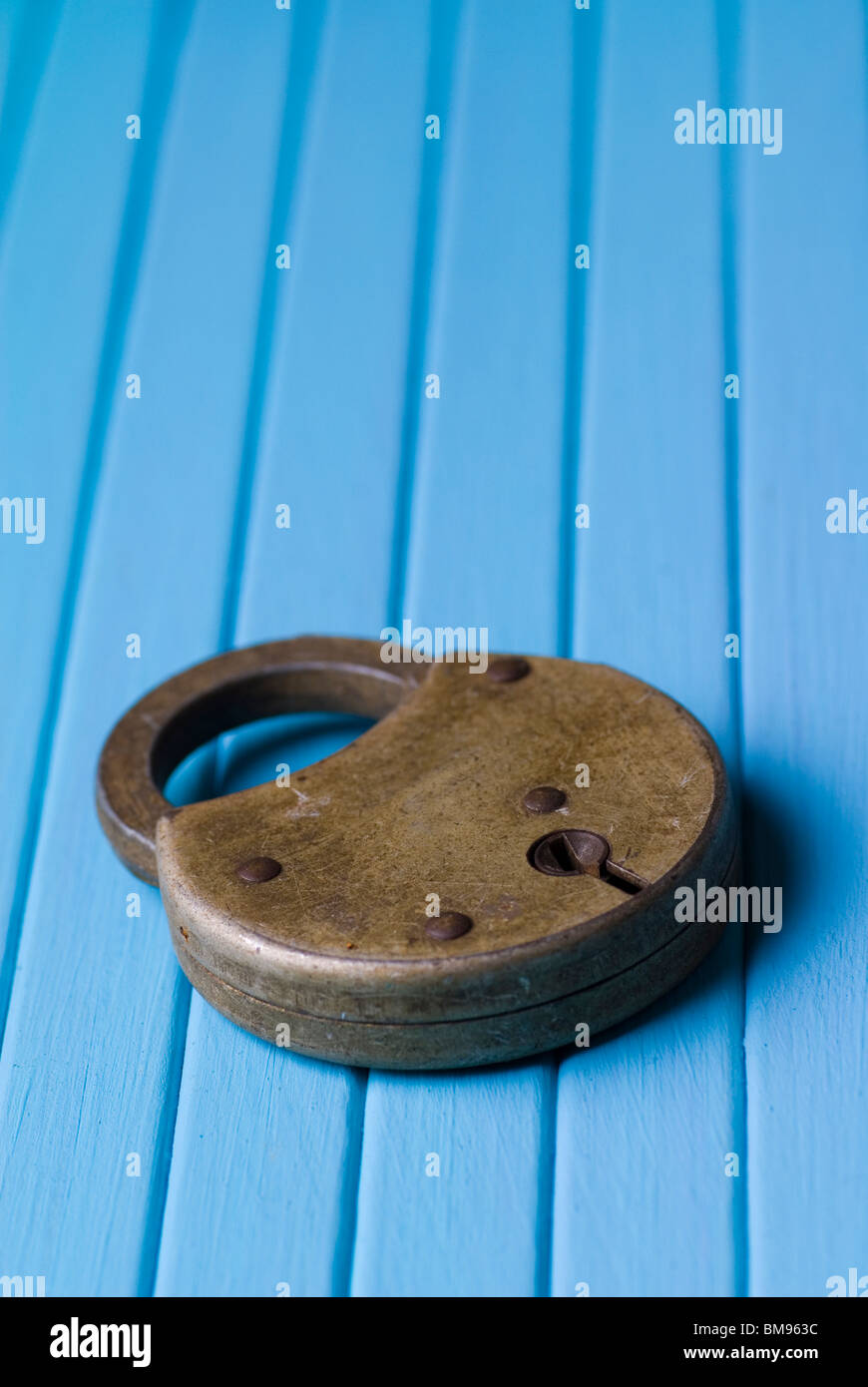 Old locked wooden blue hi-res stock photography and images - Alamy