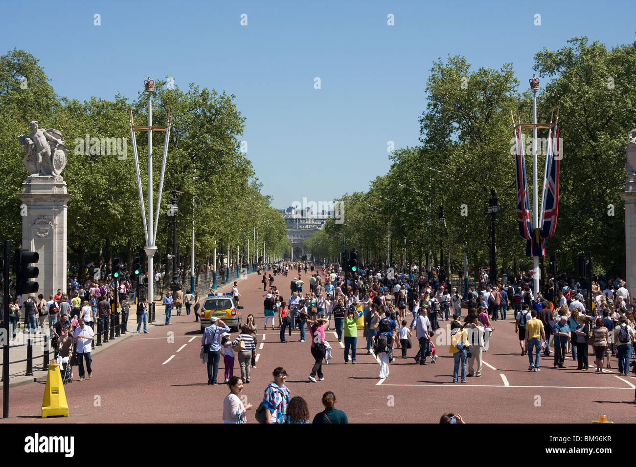 The Mall crowd waiting walking trees wide road Stock Photo - Alamy