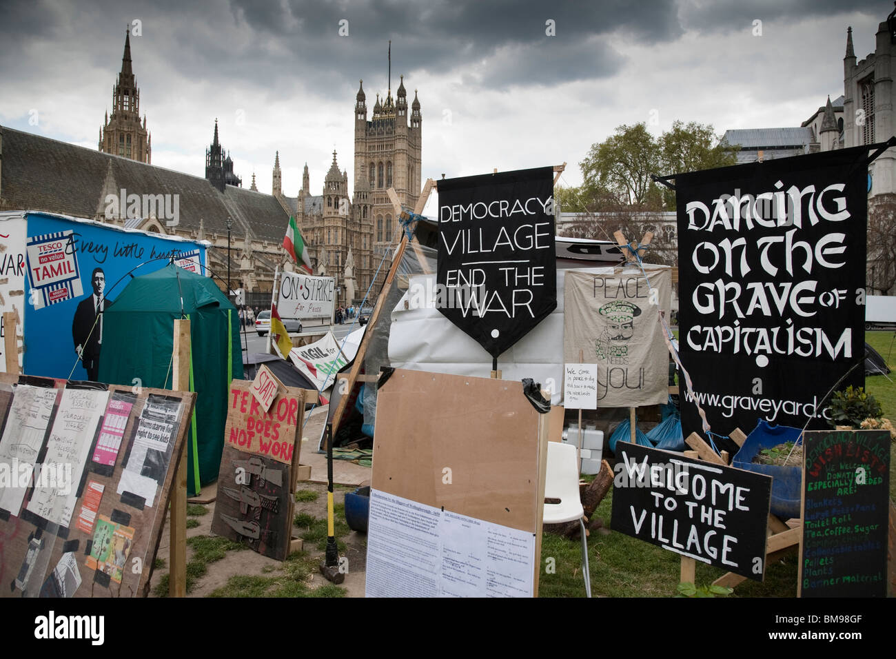 Peace protest posters, Parliament Square, London, England Stock Photo ...
