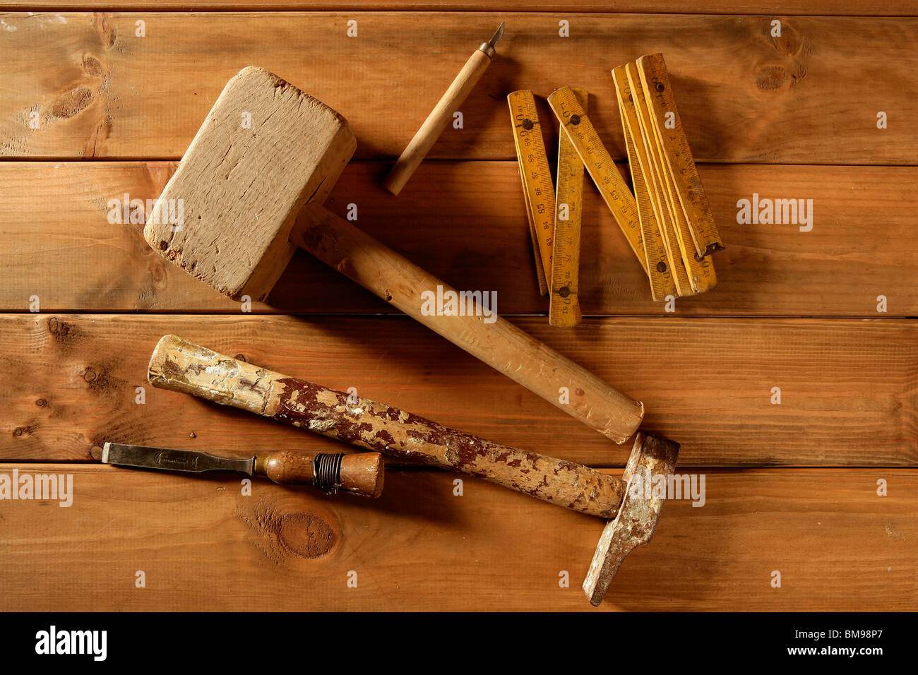 Saw hammer hi-res stock photography and images - Alamy