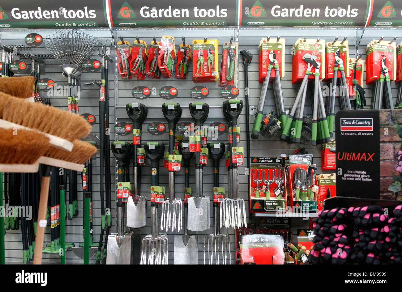 Gardening tools forks spades hi-res stock photography and images - Alamy