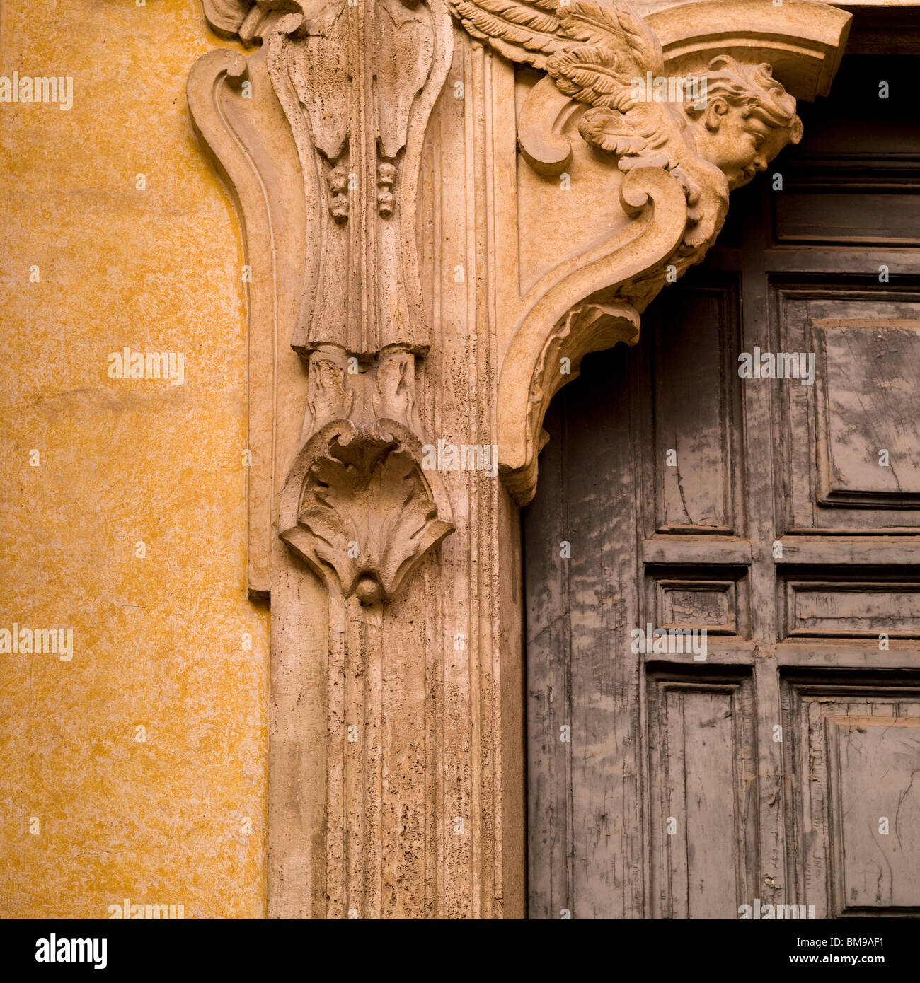 Doorway frames hi-res stock photography and images - Alamy
