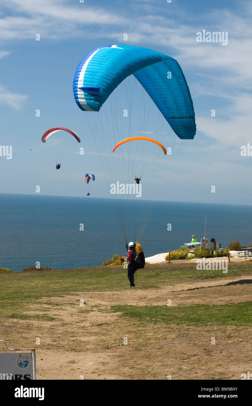 Parasailing at the Torrey Pines Glider Port near San Diego, California ...