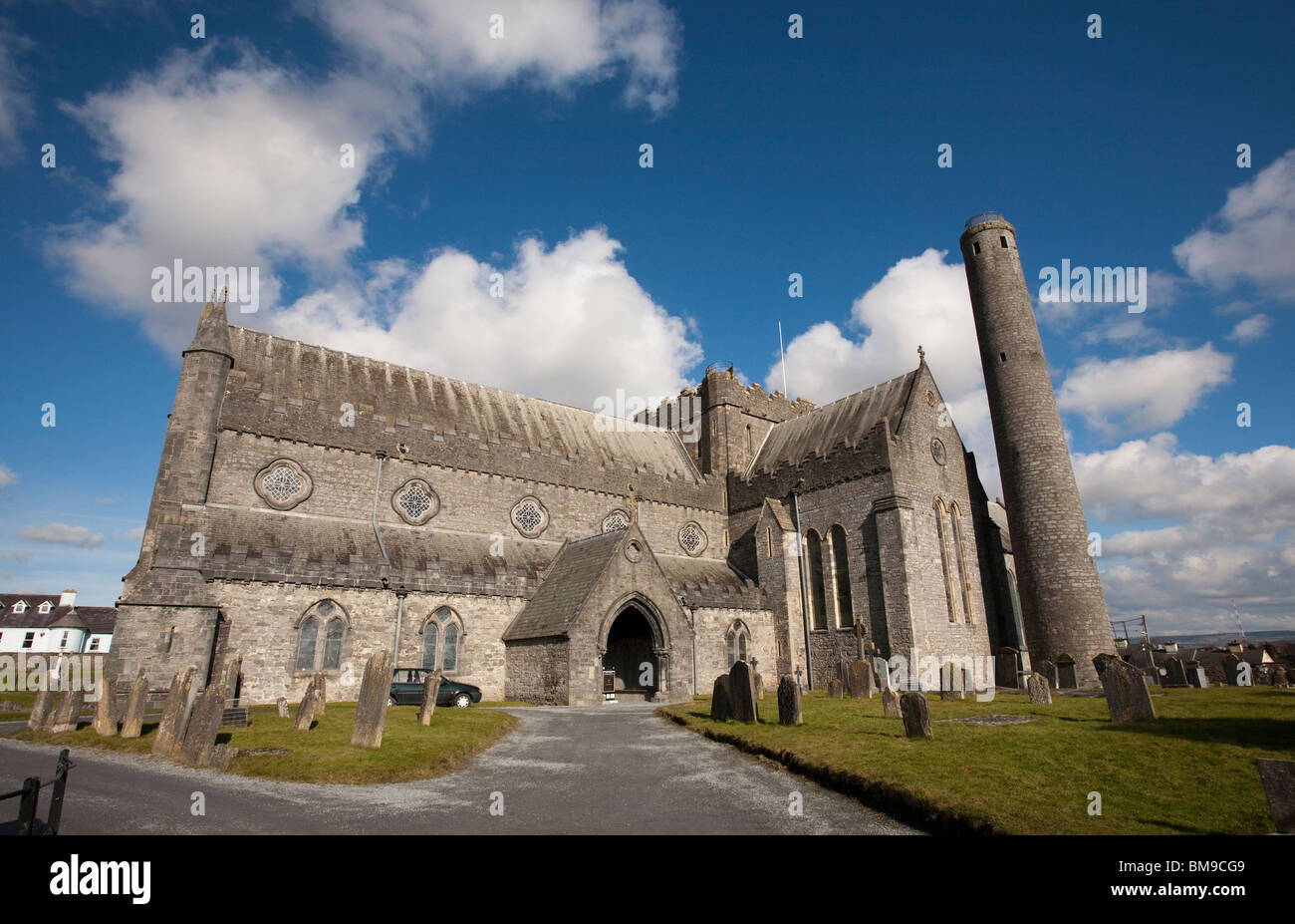 St. Canice's Cathedral Curch and round tower in Kilkenny, Ireland Stock ...