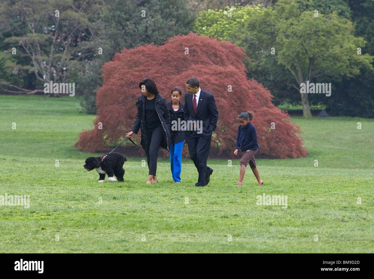 President Barack Obama, First Lady Michelle and daughters Sasha and ...