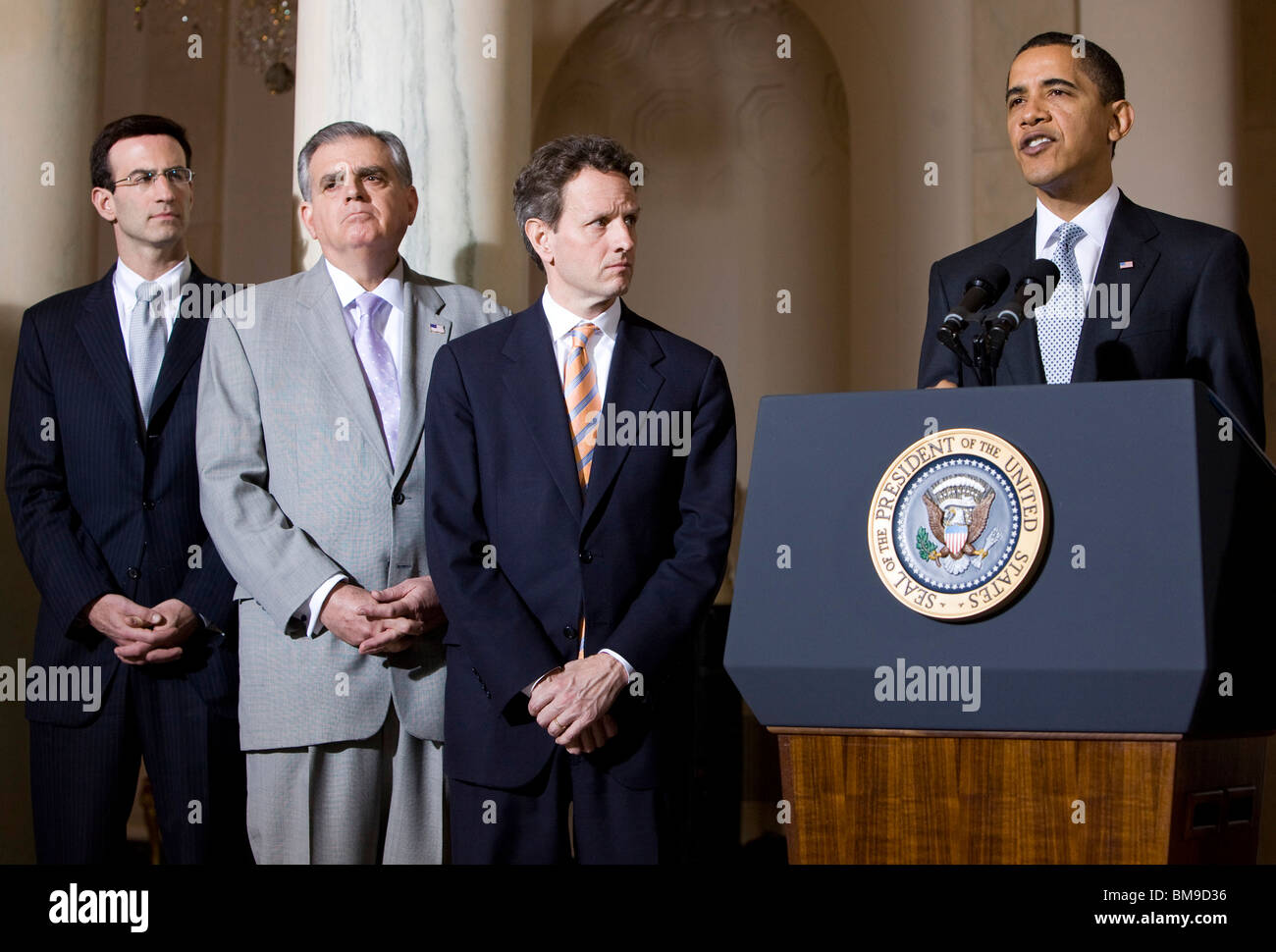 President Barack Obama, Timothy Geithner, Ray Lahood and Peter Orzag ...