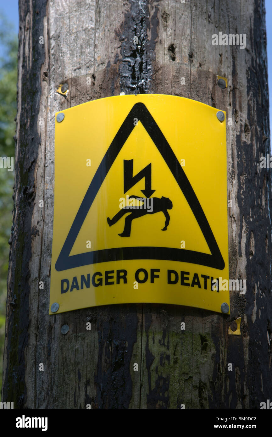 Danger of death sign on electricity pylon hi-res stock photography and ...
