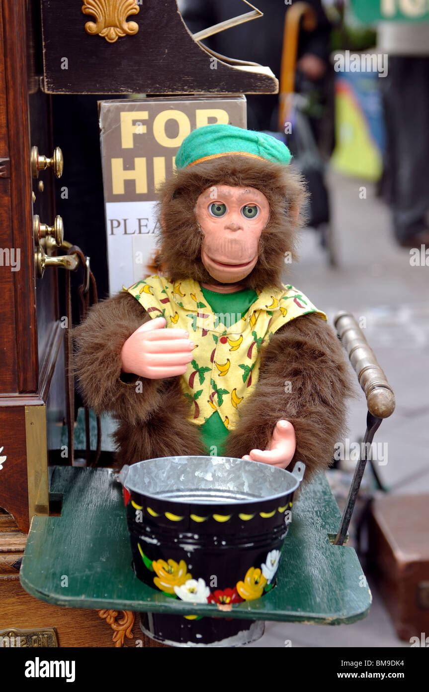 Organ grinder's monkey hi-res stock photography and images - Alamy