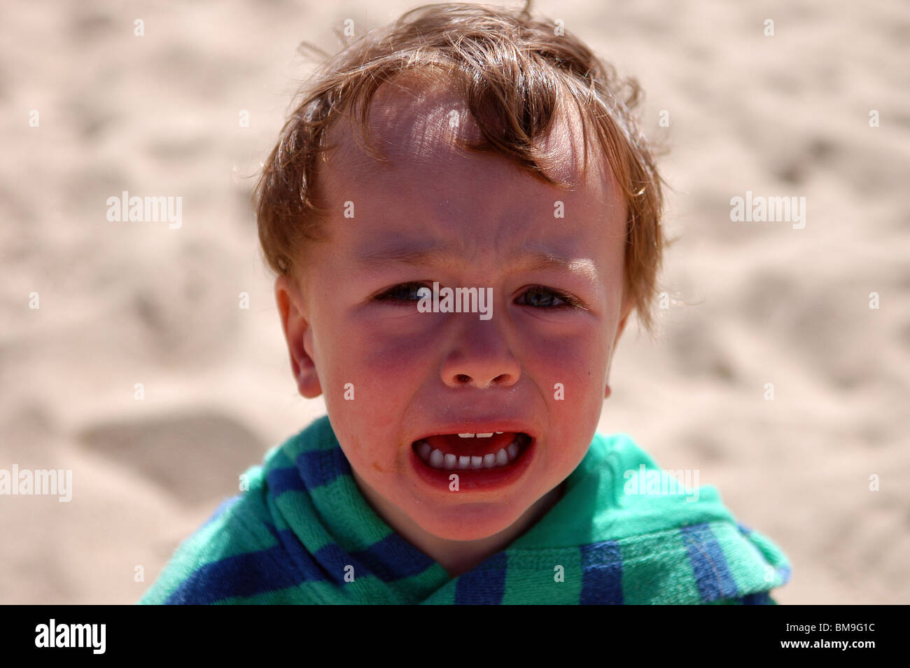 crying child on beach Stock Photo - Alamy