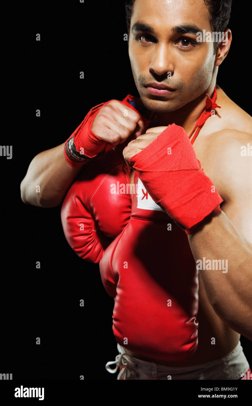 Male boxer in fighting stance Stock Photo - Alamy