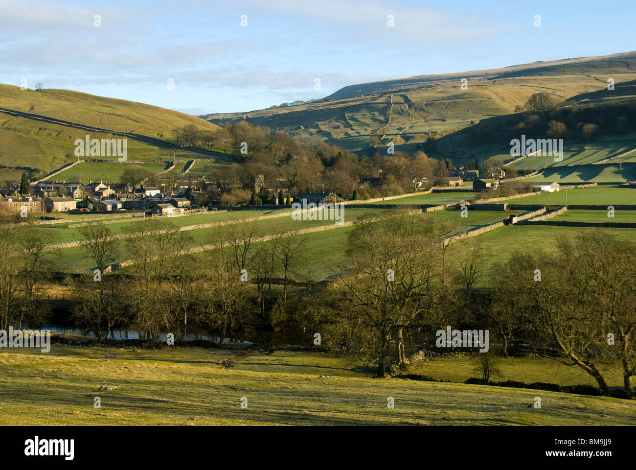 Village kettlewell in valley river hi-res stock photography and images ...