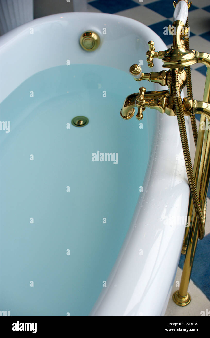 Water in bathtub Stock Photo - Alamy