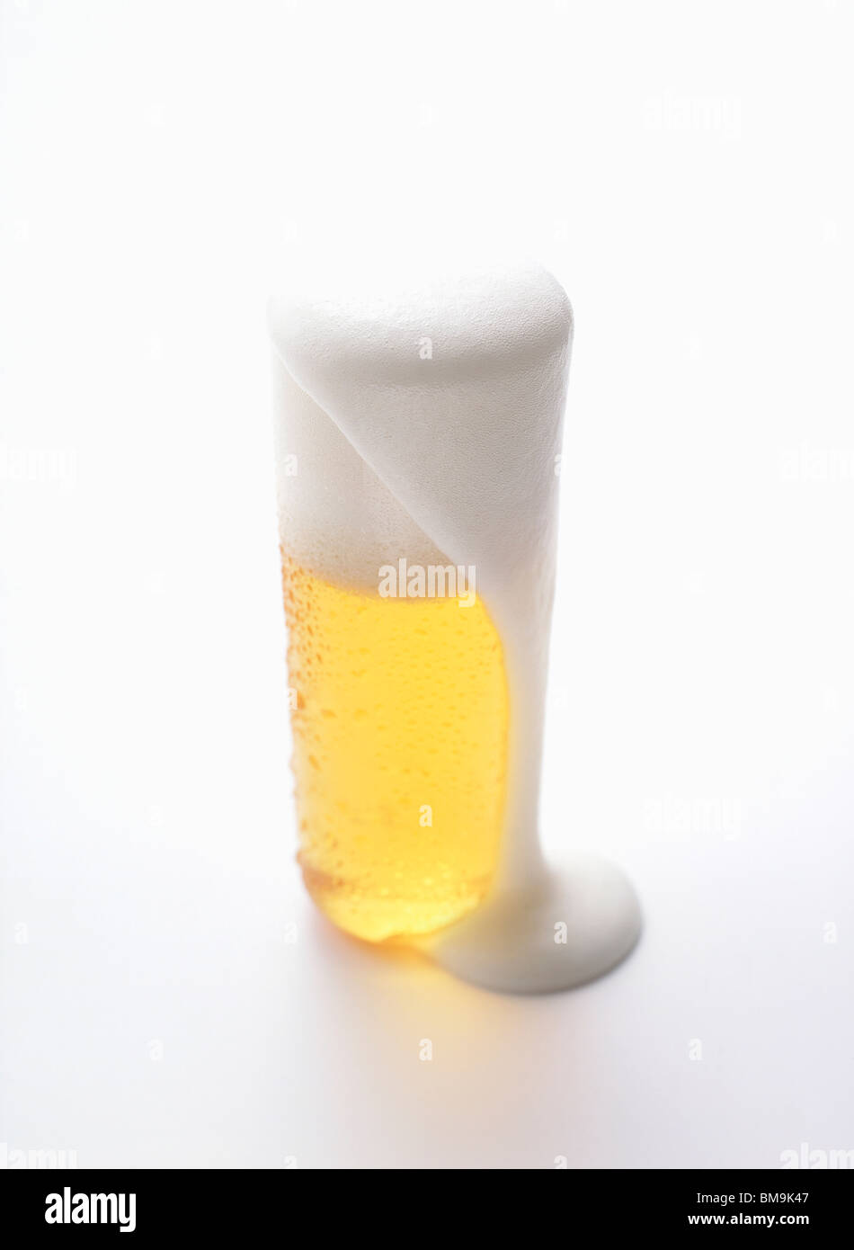 Beer spilling hi-res stock photography and images - Alamy