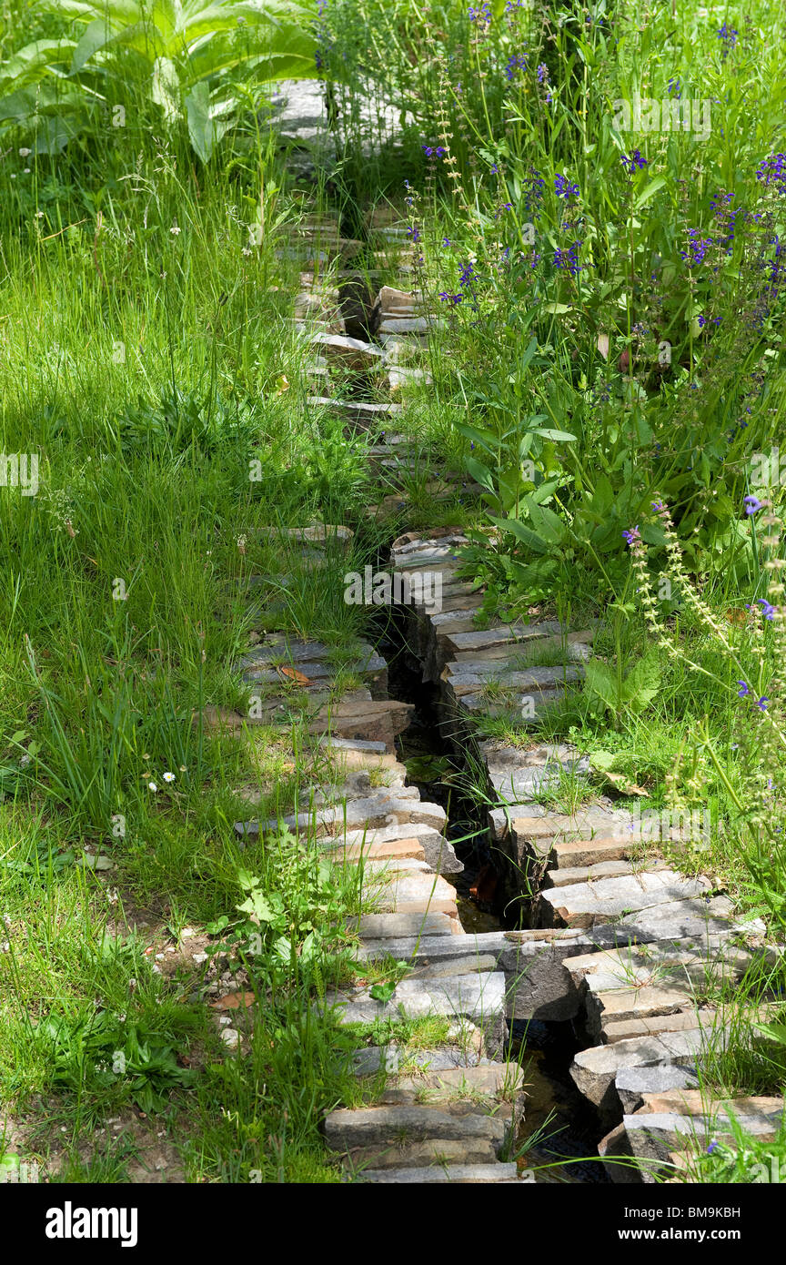 water feature in italian garden, lake maggiore, italy Stock Photo - Alamy