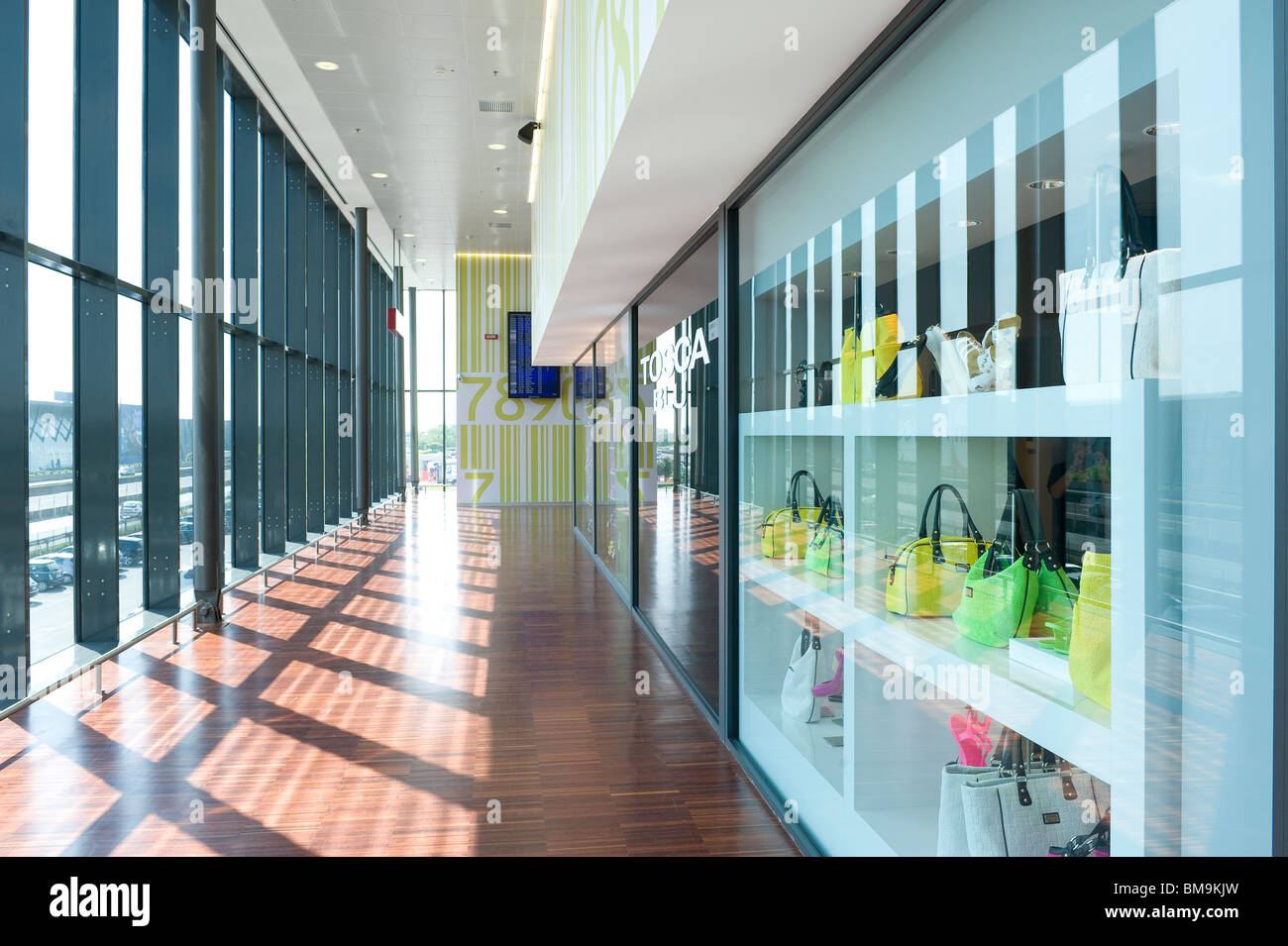 New terminal international airport hi-res stock photography and images ...