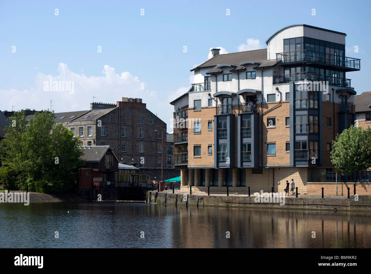 New housing by the Water of Leith, Edinburgh, Scotland Stock Photo - Alamy