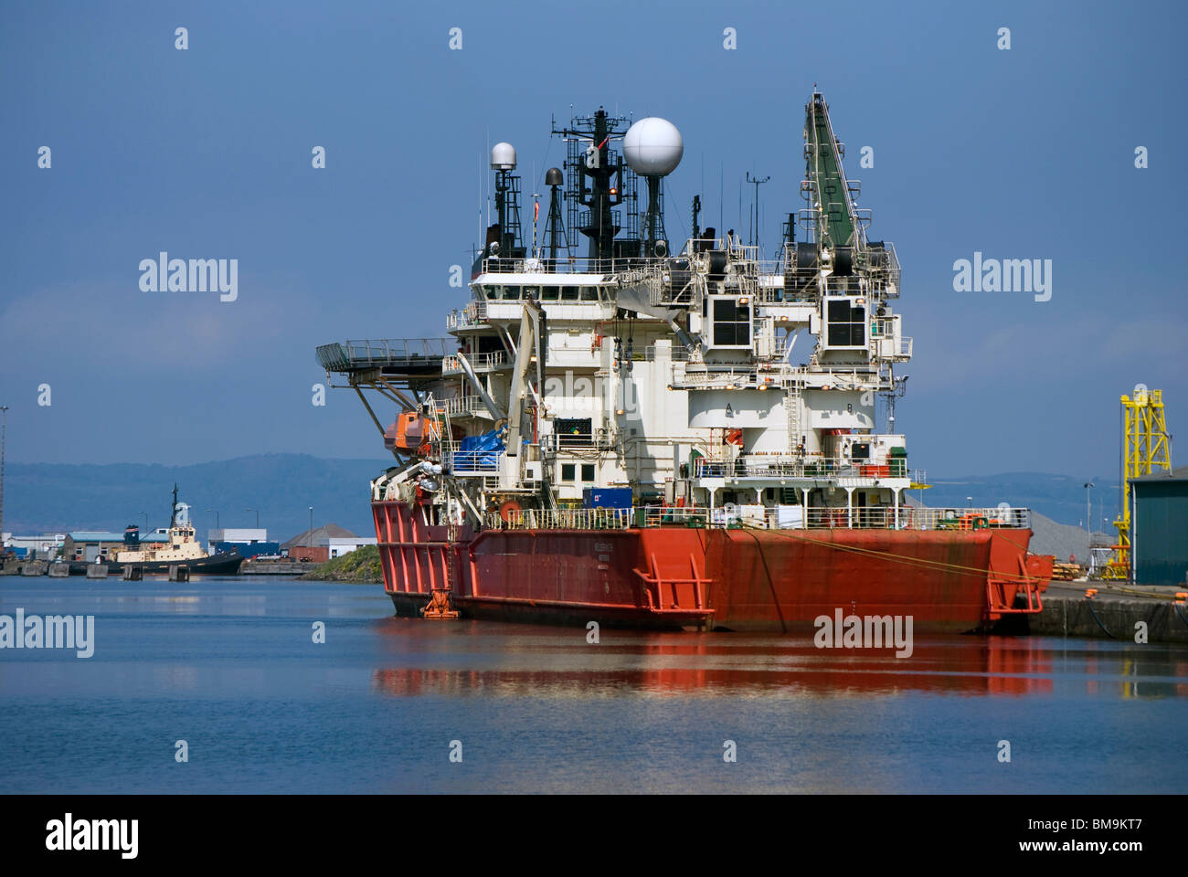 Oil rig support vessel berthed in Western Harbour, Leith Docks ...