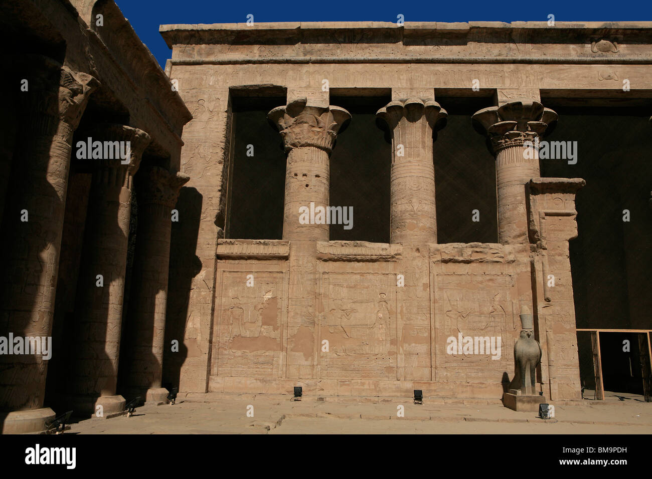 Statue horus entrance temple horus hi-res stock photography and images ...